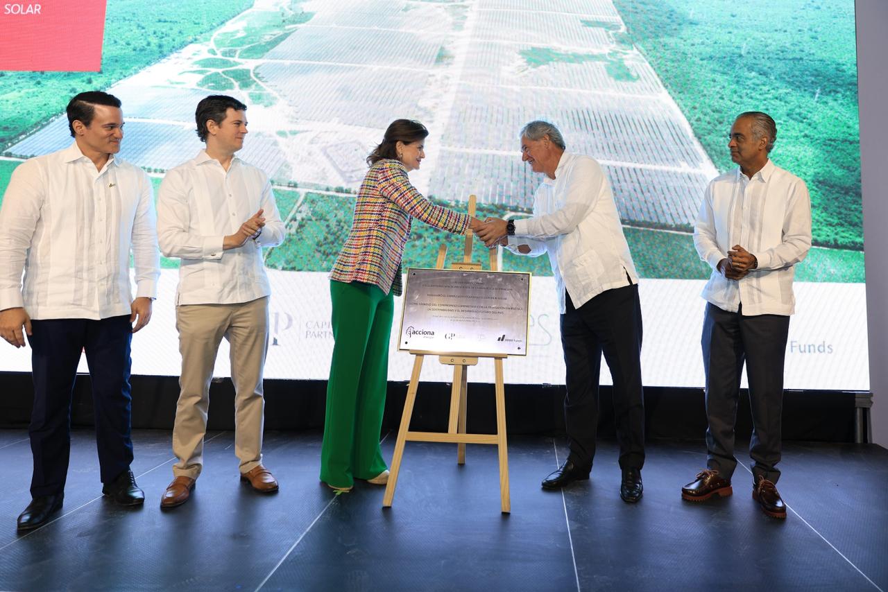 Inauguran el mayor complejo solar del Caribe