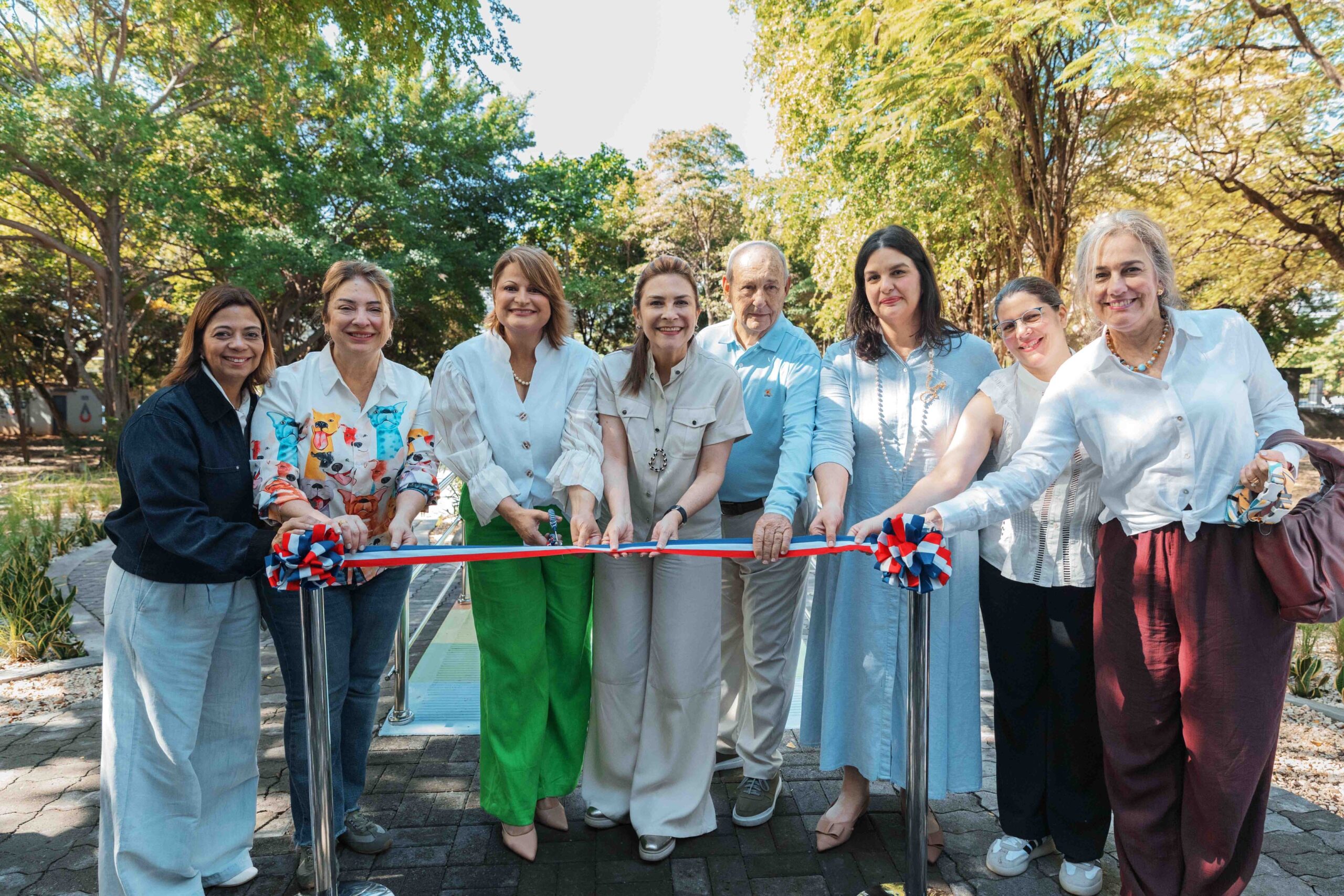 Parque del Prado, Alcaldía del DN y ADATS inauguran el Puente Arcoíris ...